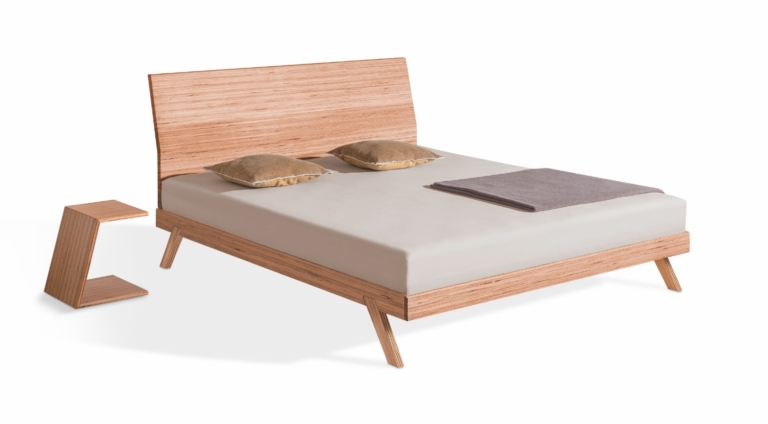 The solid wood bed LARIA | dormiente