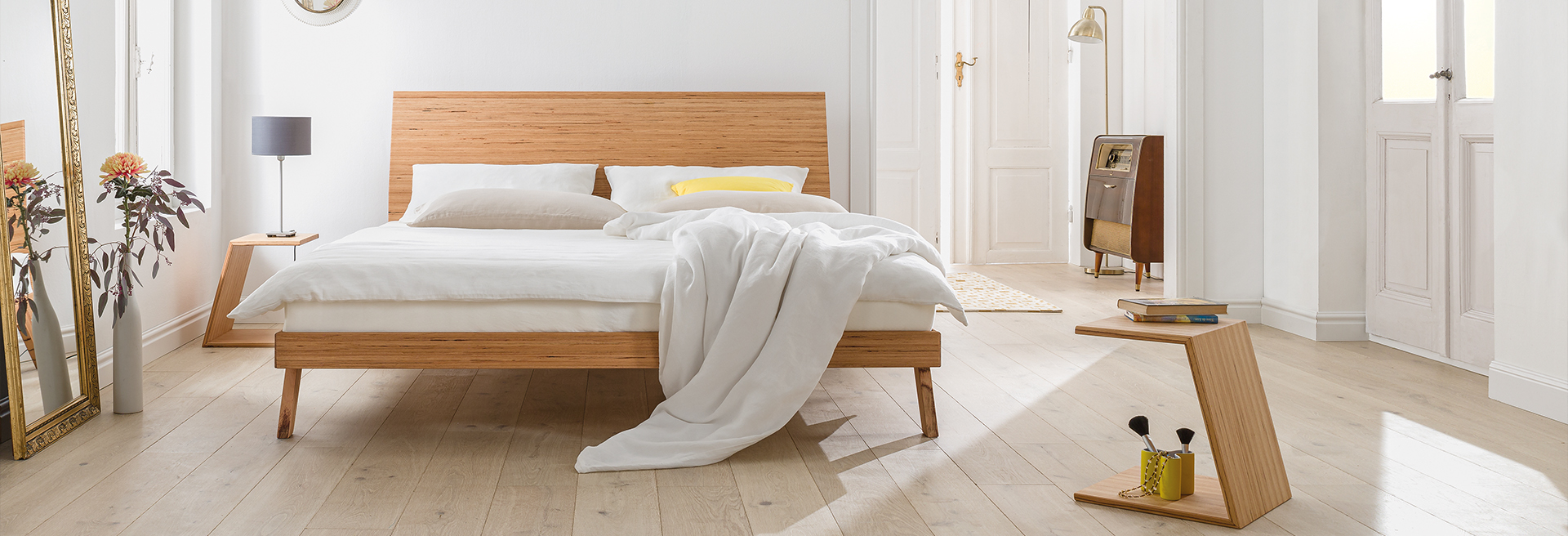 The solid wood bed LARIA | dormiente